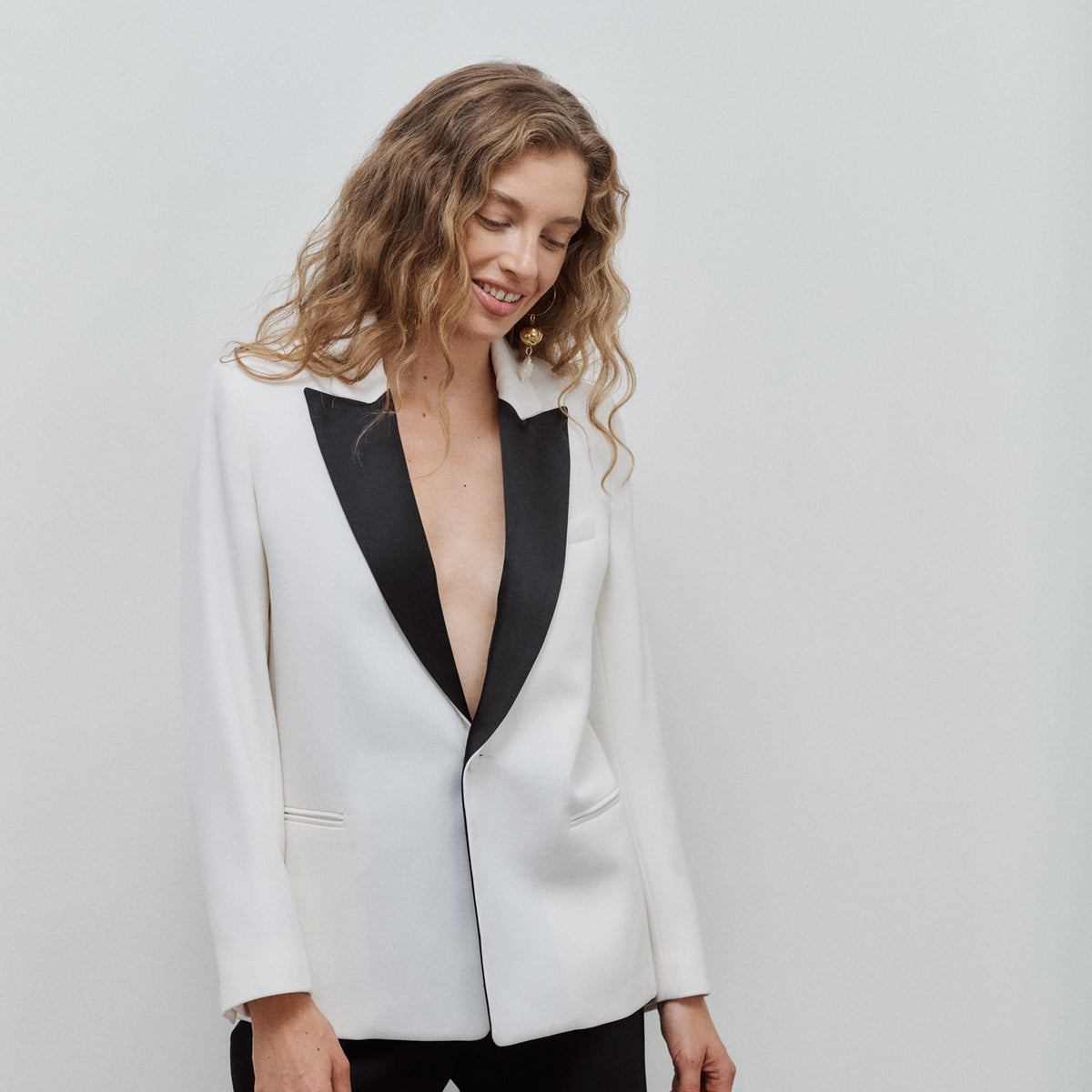 Veste Smoking Diana Blanc Cassé Col Satin Noir | Facettes Studio